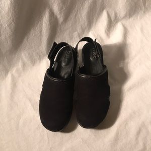 b.o.c. | Shoes | Boc Clogs Sandals Black Canvas Womens Us 7 | Poshmark